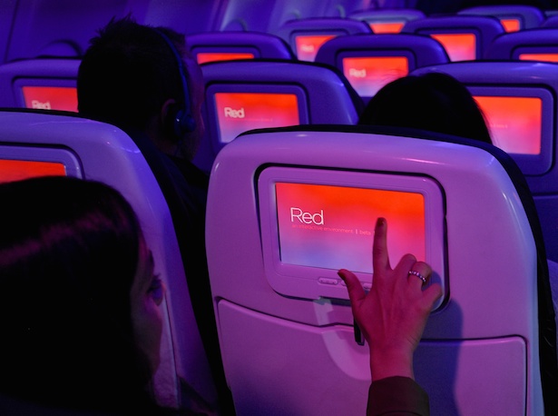 5 AIRPLANE ENTERTAINMENT SYSTEMS THAT WILL MAKE YOU FORGET YOU’RE ...